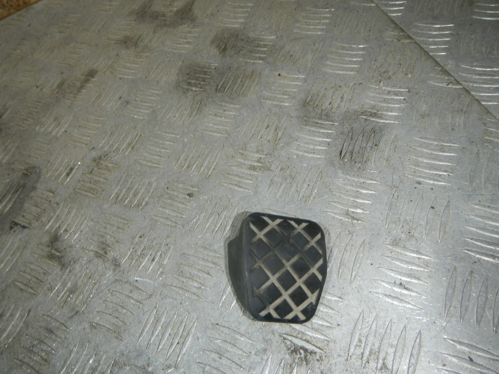 Б/У Накладка педали тормоза/сцепления, Volkswagen (Фольксваген)-CADDY (11-) VOLKSWAGEN CADDY (11-) Сцепления. Потертости....