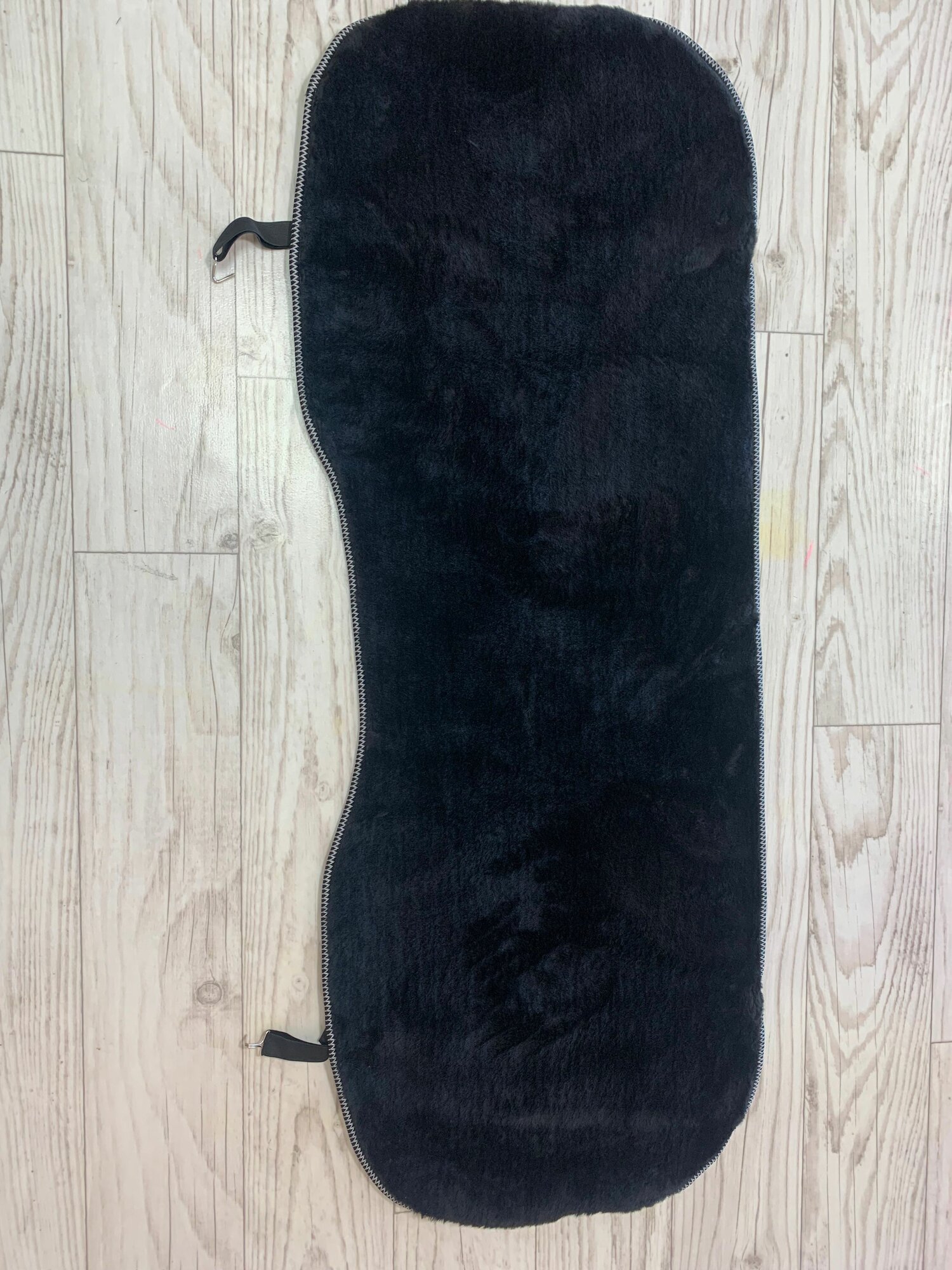 Накидка на сиденье автомобиля универсальная из искусственного меха