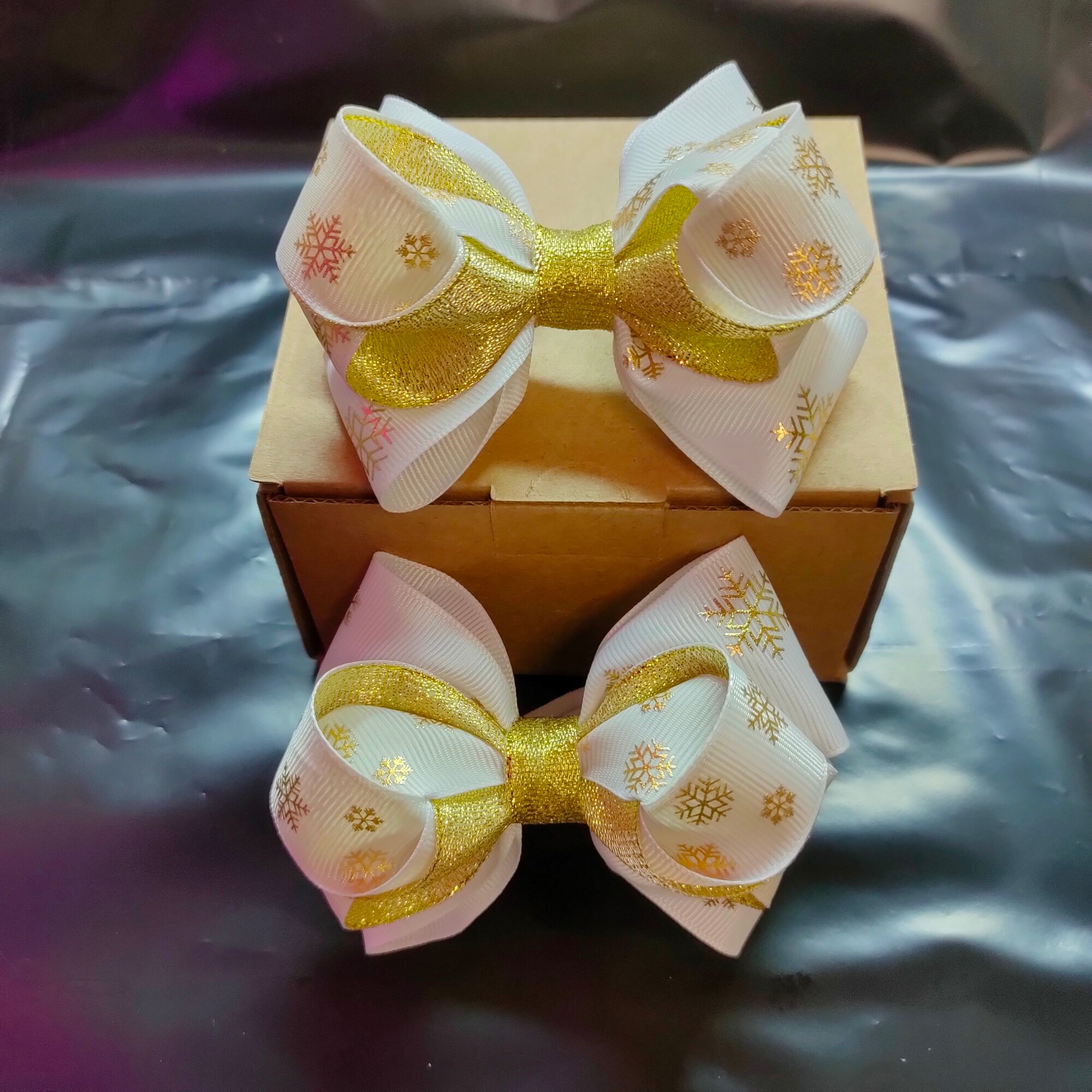 Бантики для волос на новый год, снежинки золото, ручная работа 2 шт