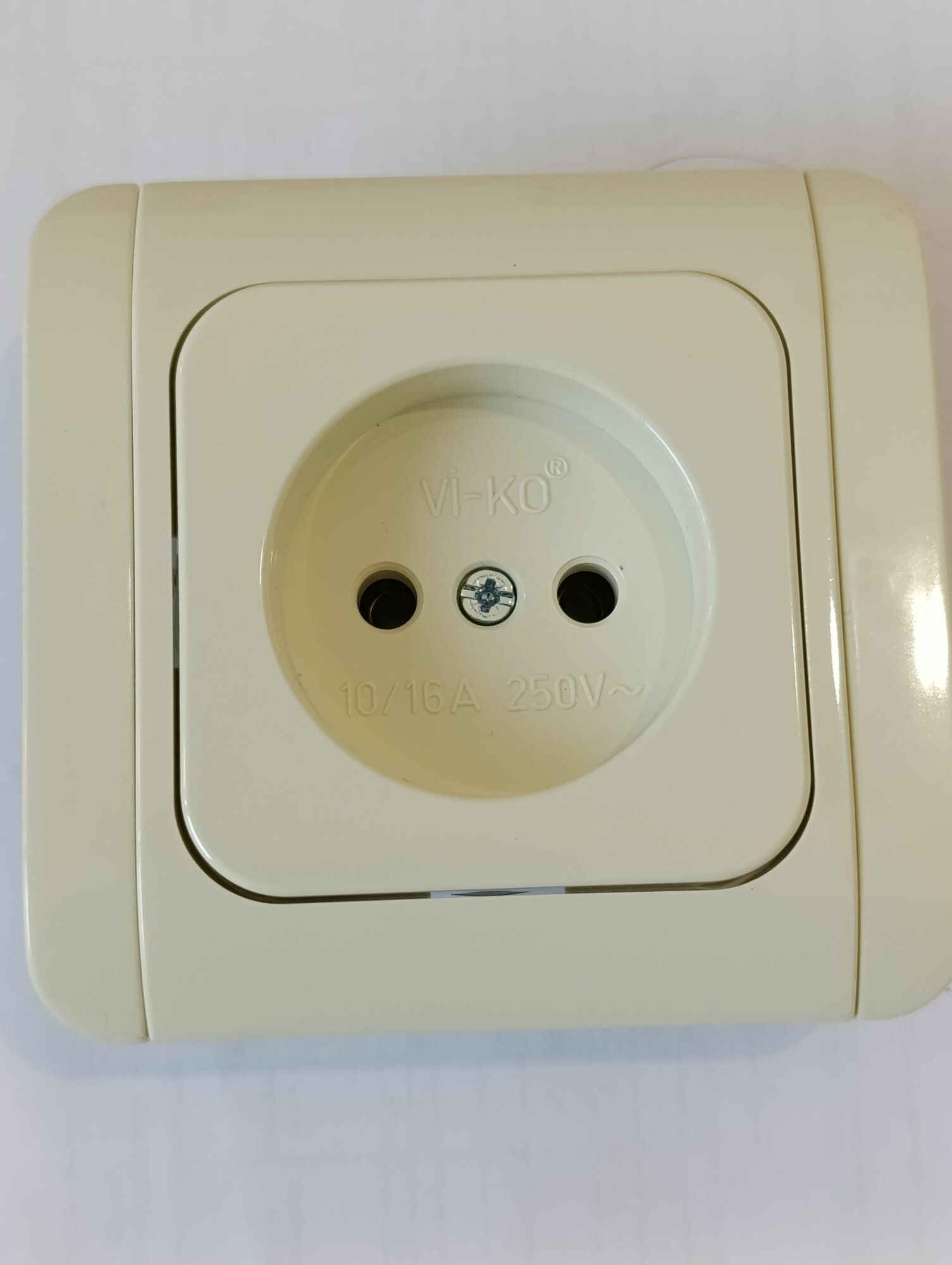 Розетка VIKO одинарная , кремовая