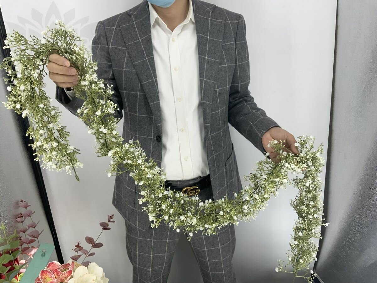 Лиана с гипсофилой цветущая белая для украшения интерьера фотозон 180 см