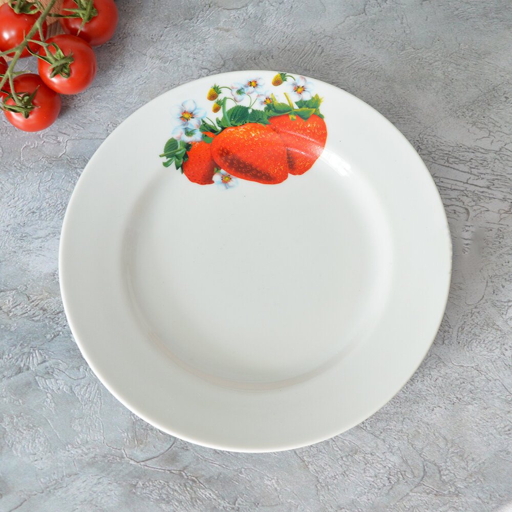 Тарелка 200мм мелкая форма Идиллия Клубника