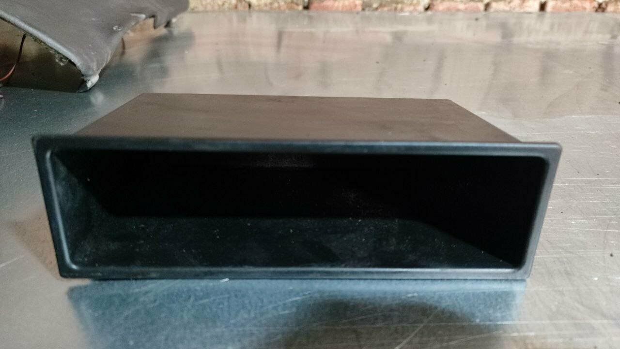 Бардачок Mazda 3 (2003 - 2006)