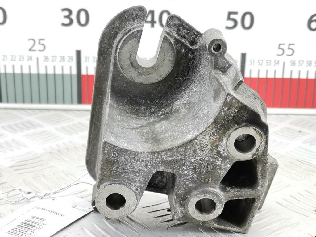 Кронштейн (крепление лапа) двигателя Ford Focus 2 1256702 арт. 1946924