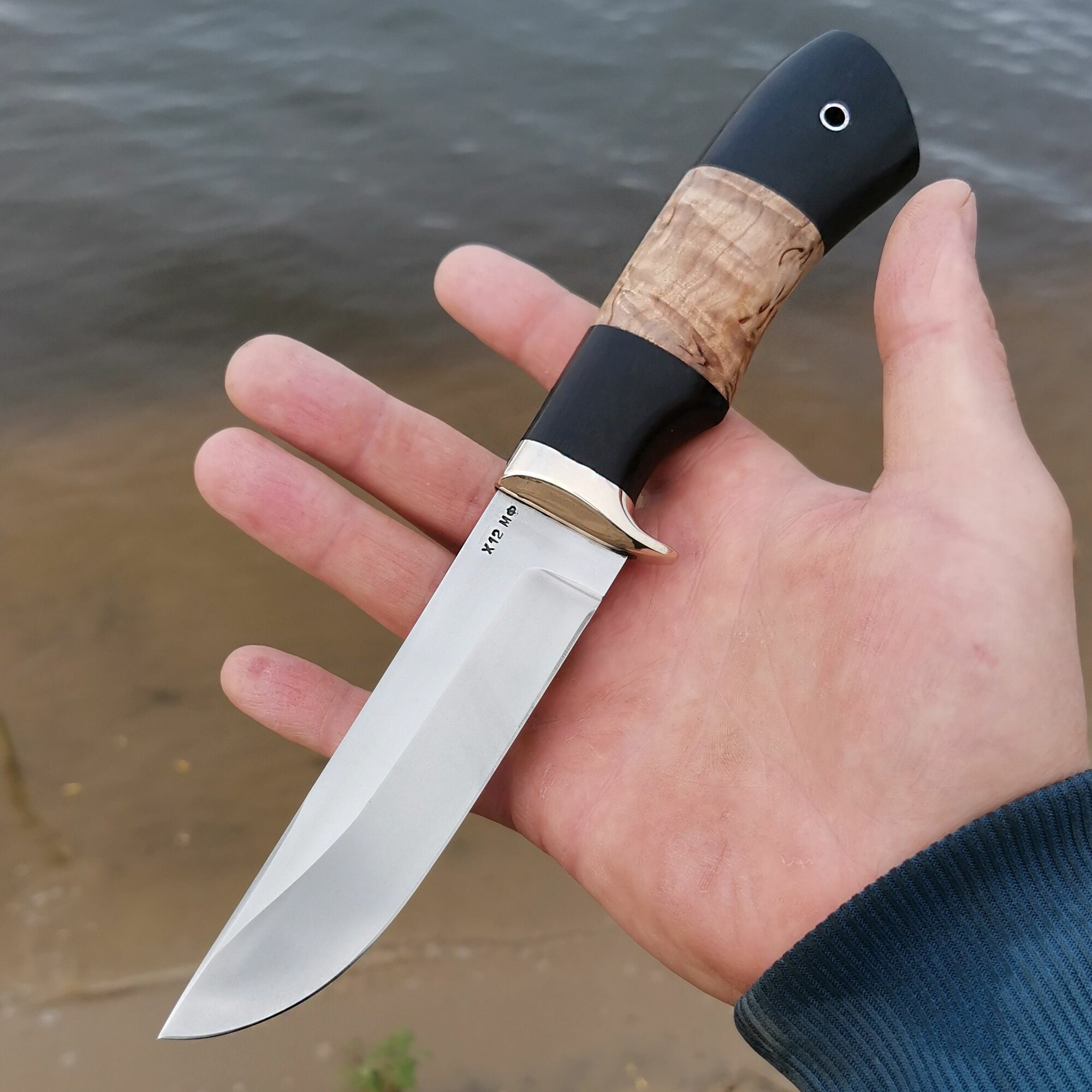 Нож Пегас из кованой стали Х12МФ, гарда из мельхиора, рукоять граб-карелка-граб