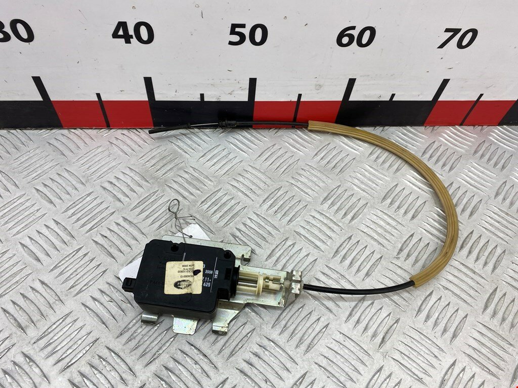 Сервопривод (электропривод моторчик привода) лючка бензобака Land Rover Range Rover Sport 1 арт. 1759342