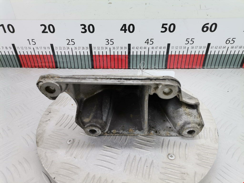 Кронштейн (крепление лапа) двигателя BMW 3-Series (F30/F31/F34/F35) 22116788610 арт. 1605530