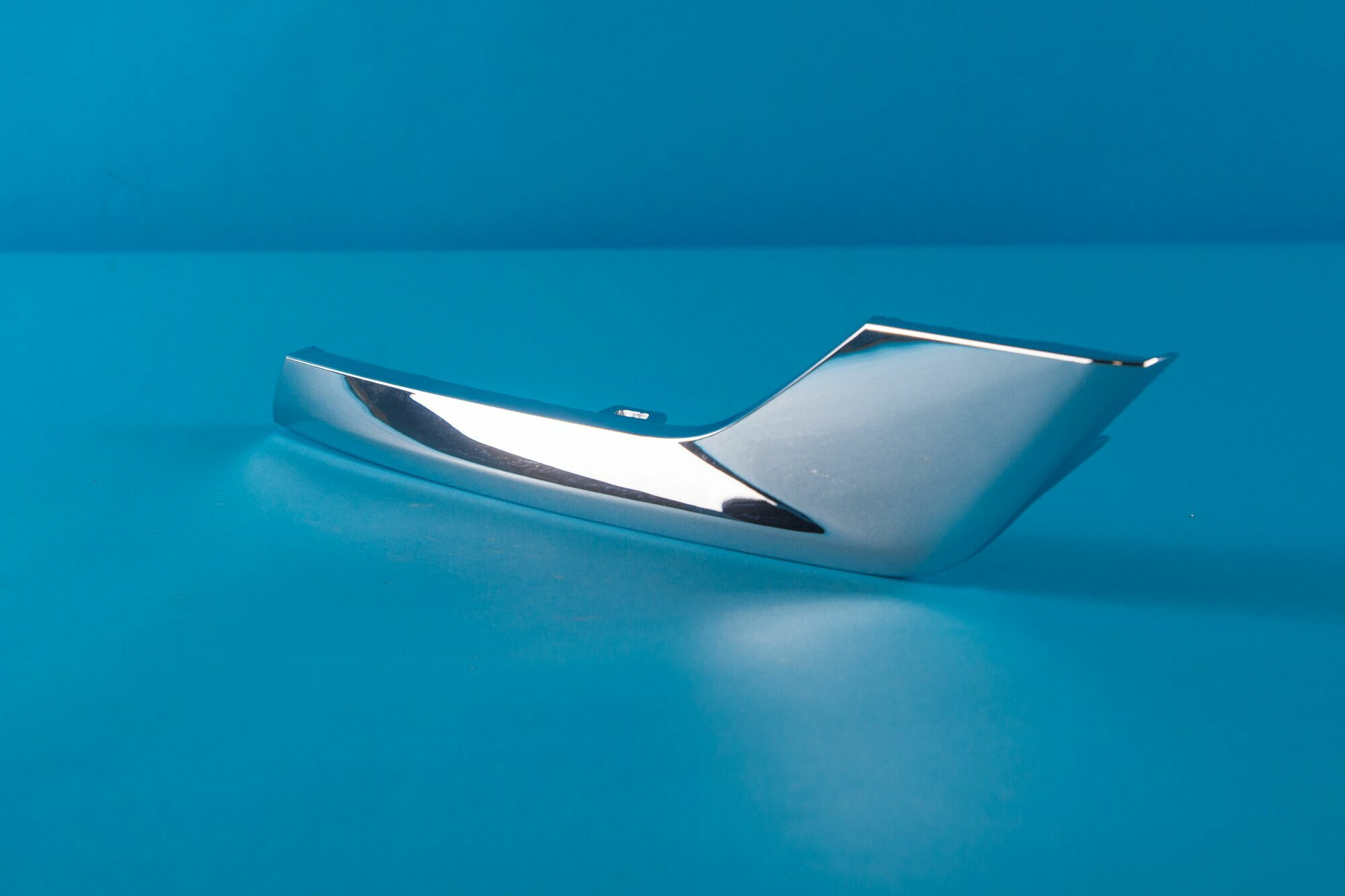 Молдинг заднего бампера хромовый левый для автомобиля Haval Jolion 2021-2024 Хаваль Джолион 2804106XST01A Jorden JH02JOL21023L