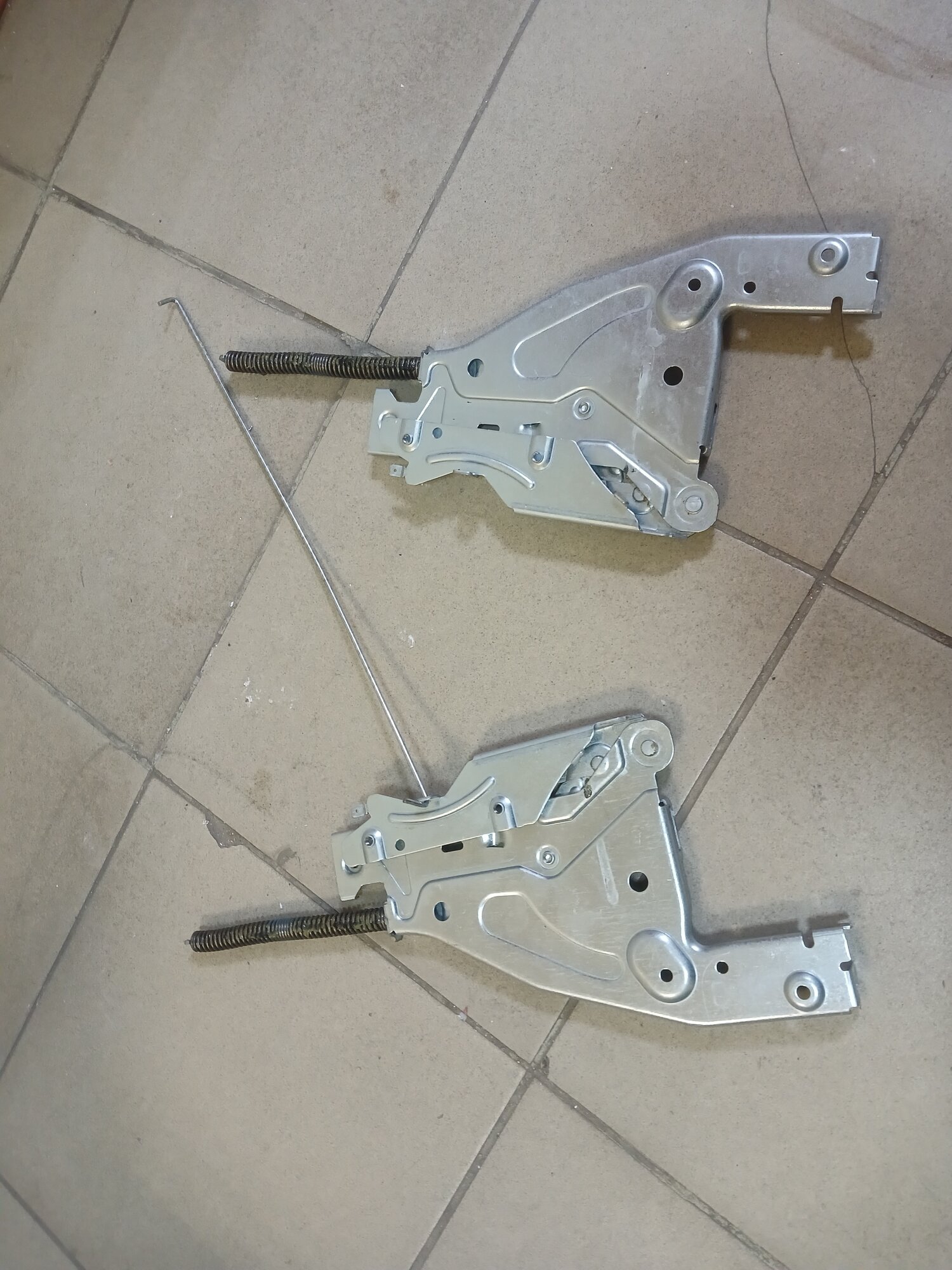 Петли посудомойки Ariston