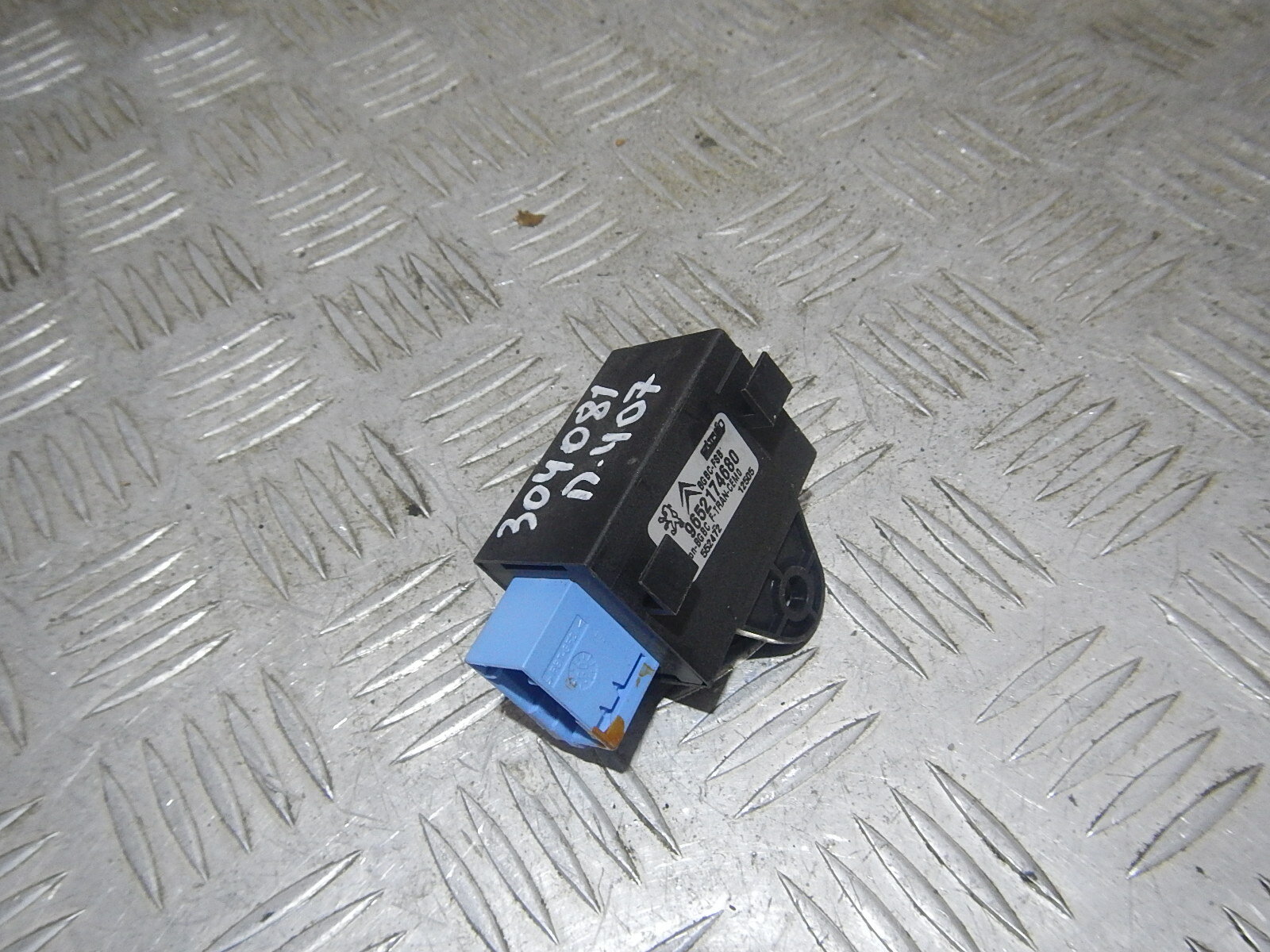 Б/У Блок реле, Peugeot (Пежо)-407 (04-) PEUGEOT 407 (04-) Без повреждений. 304081 Peugeot-Citroen арт. 9652174680