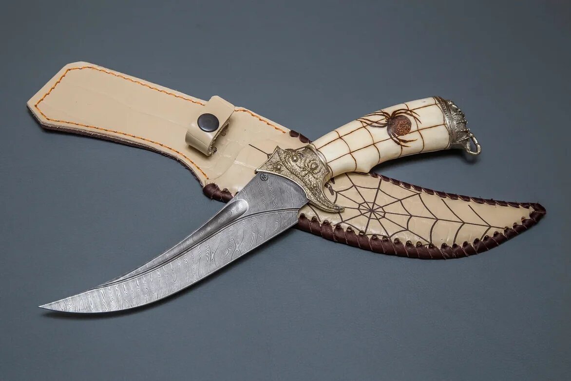 Эксклюзивный нож из дамасской стали «Корсар - Скорпион», рукоять литье мельхиор «Паук», кость