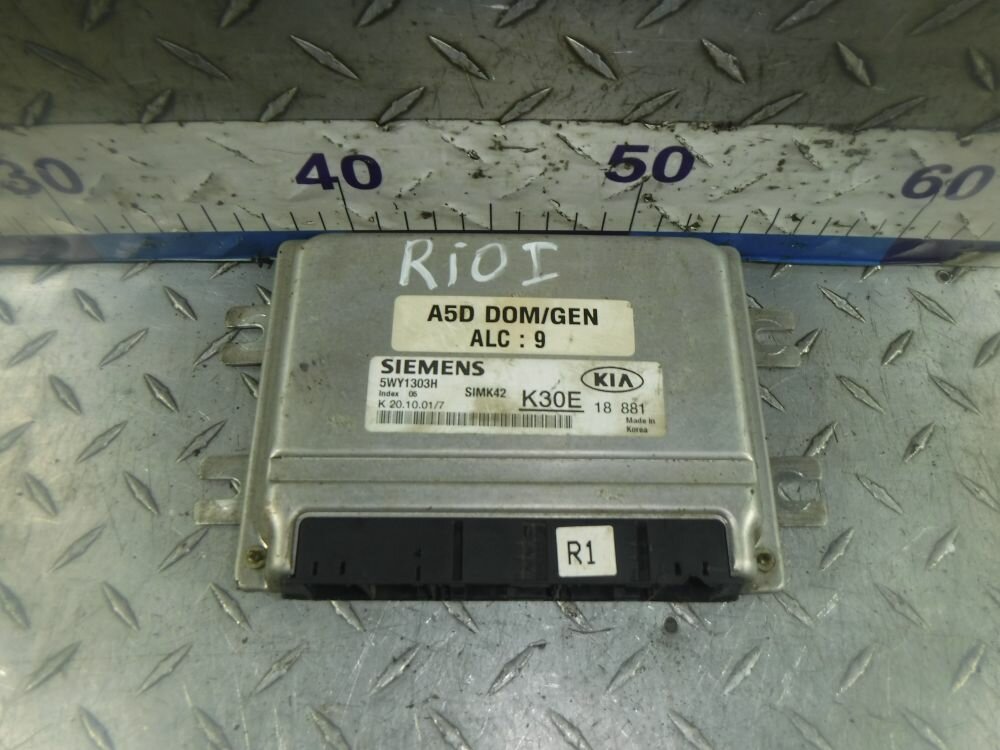 Блок управления двигателем Kia Rio I (1999—2002) 0K30E18881