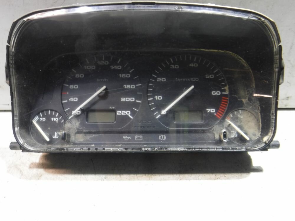Панель приборов VW Golf III 1H6919033E