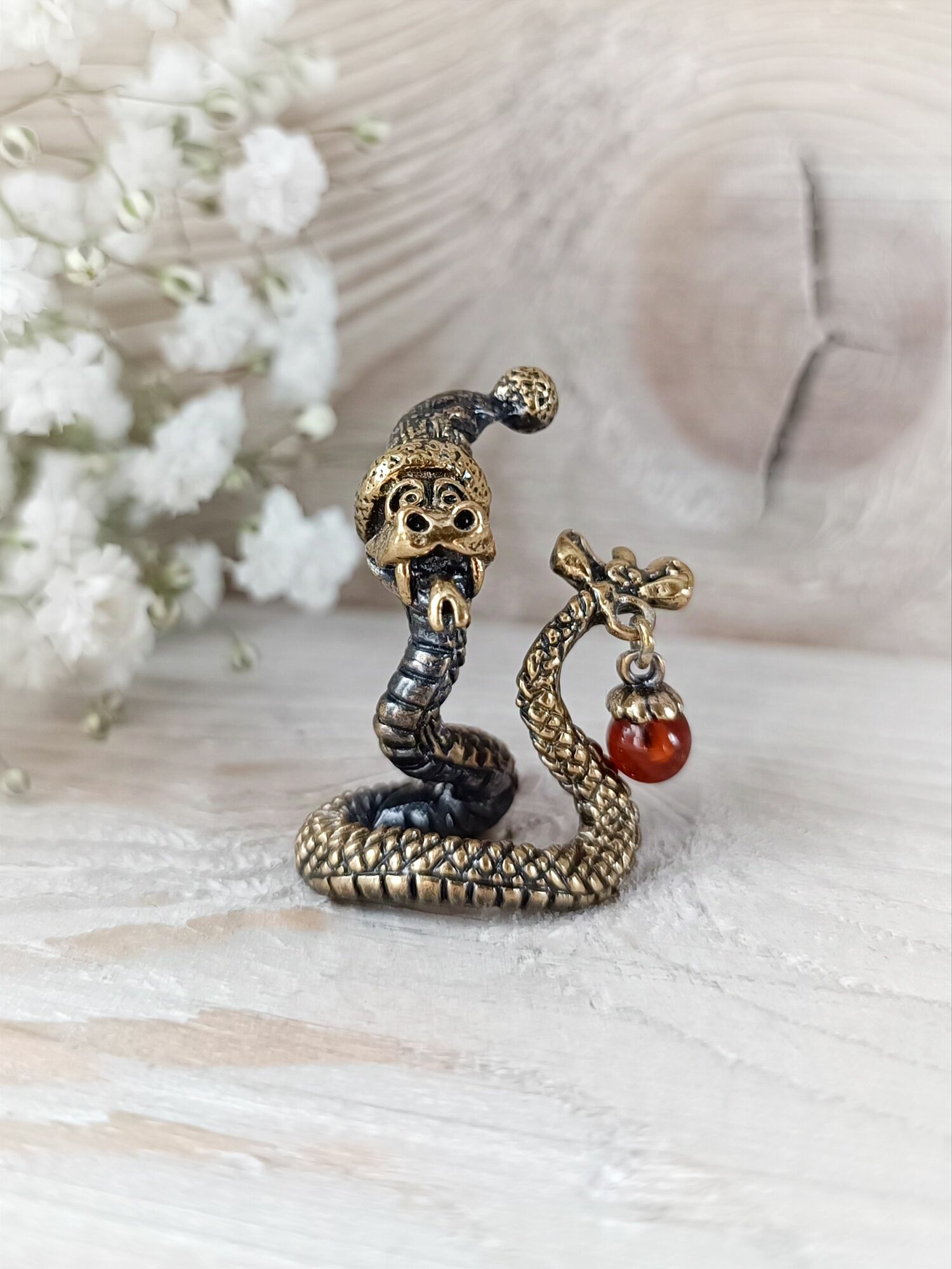 Фигурка BronzaRu "Змея Дед Мороз", ручная работа, металл бронза, 3.6х2.9х1.8см