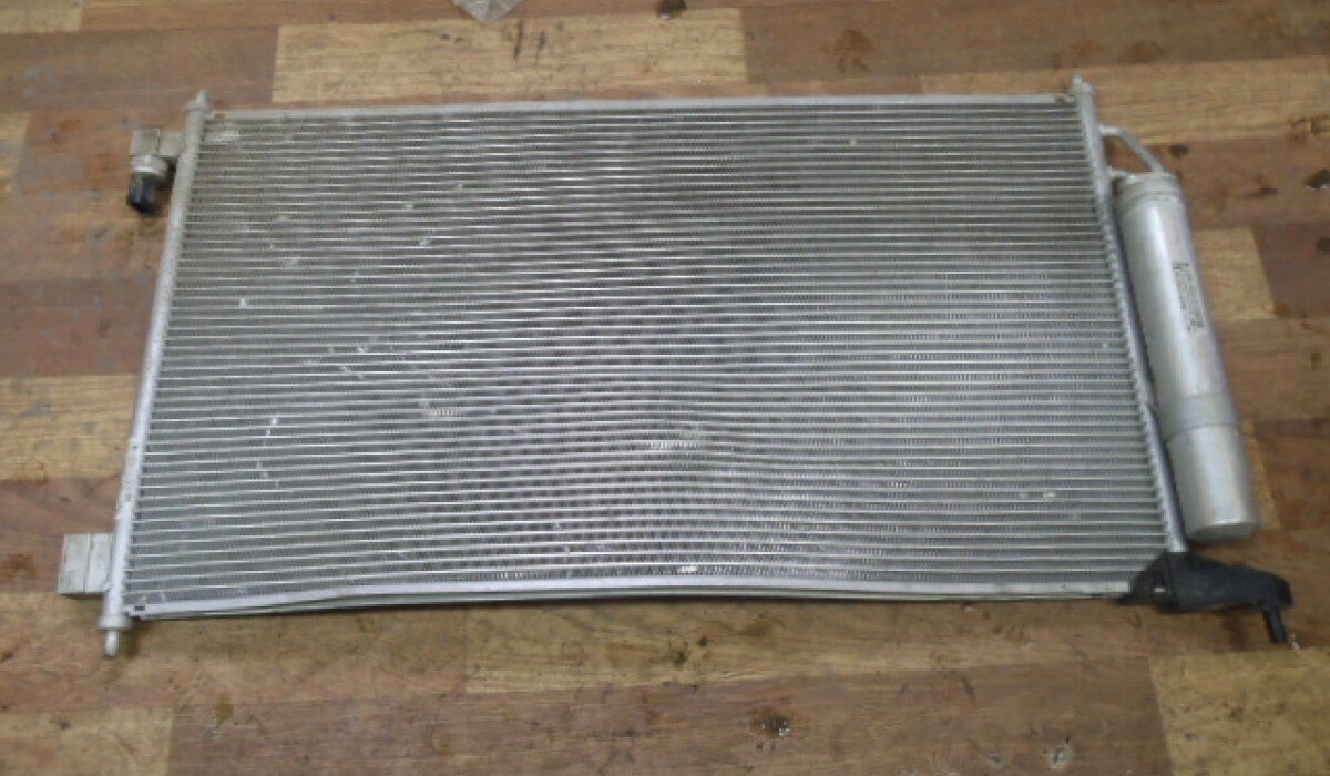 Радиатор кондиционера (конденсер) Note (E11) Nissan 92100BA60A