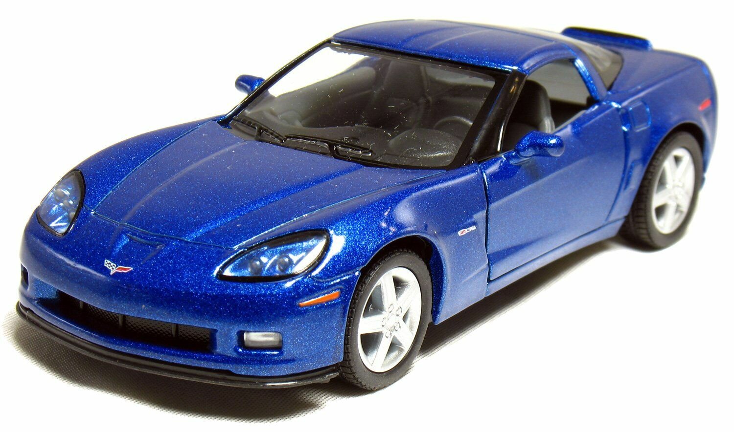 Модель машины KINSMART "2007 Chevrolet Corvette " инерция 1:36