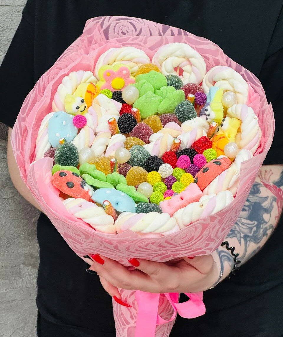 Сладкий букет для девочки из маршмеллоу и мармелада. Зефирный детский букет