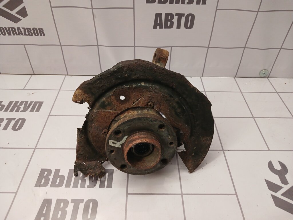 Кулак поворотный передний правый Renault Logan 2005-2014