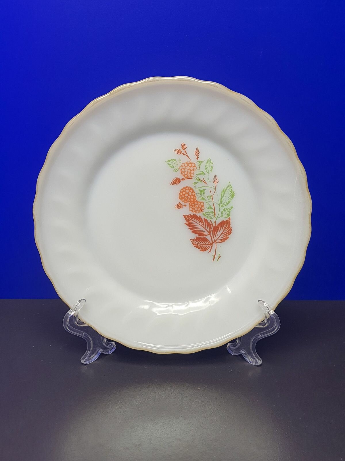 Тарелка винтажная плоская Малина, цветное стекло, 18см, СССР 1960-1970 гг