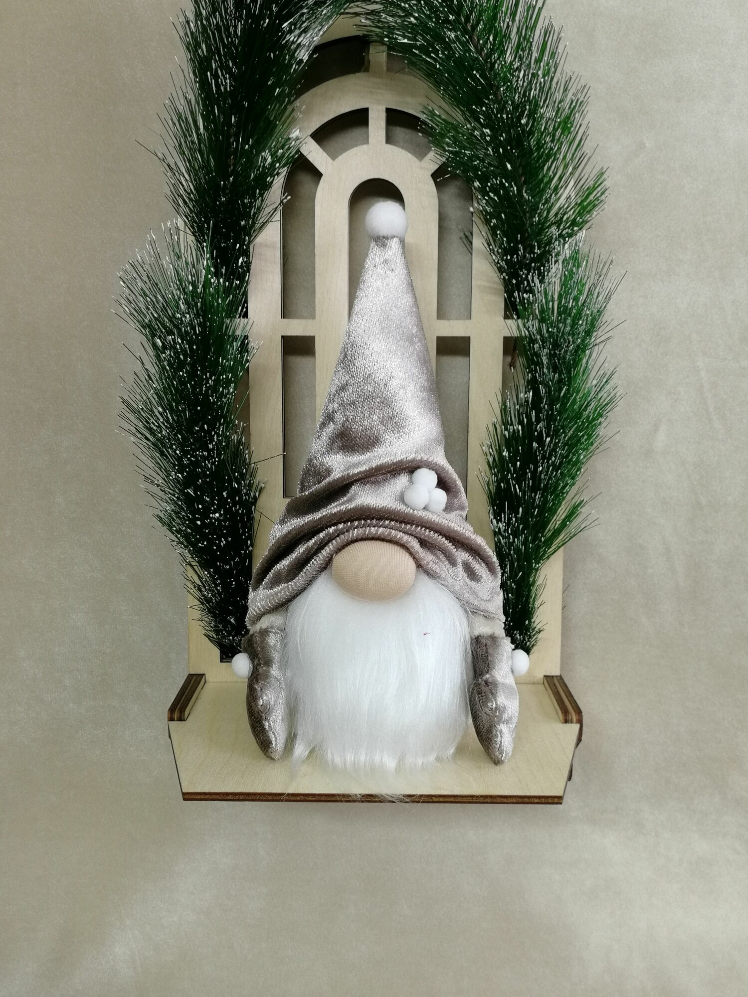 Декоративная фигурка новогодний гном