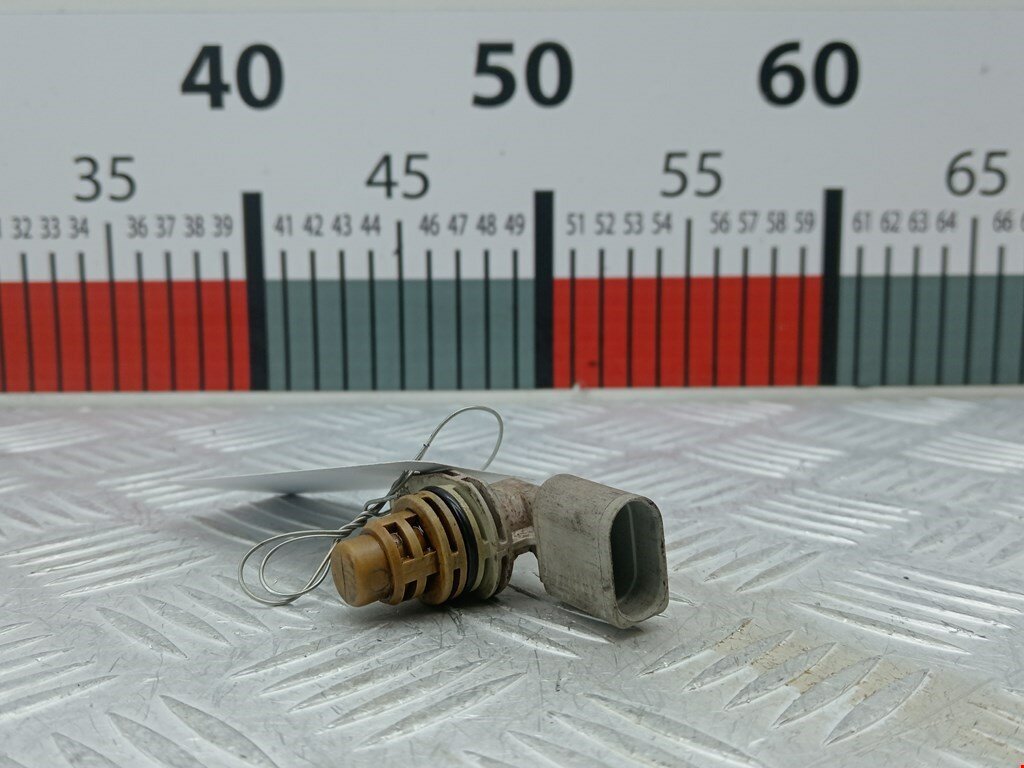 Датчик распредвала Volkswagen Golf 5 030907601E арт. 2044376