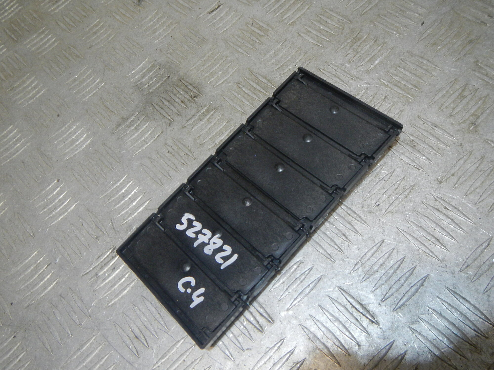 Б/У Воздухозаборник (внутри), Citroen (Ситроен)-C4 (11-) CITROEN C4 (11-) в переднюю панель Новый. 527821 Peugeot-Citroen...