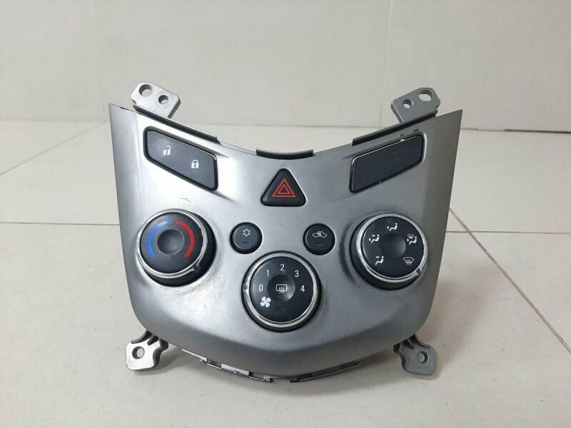 Блок управления отопителем Chevrolet Aveo T300 2011 кат.номер: 95076682 96892119 96892122 42344694