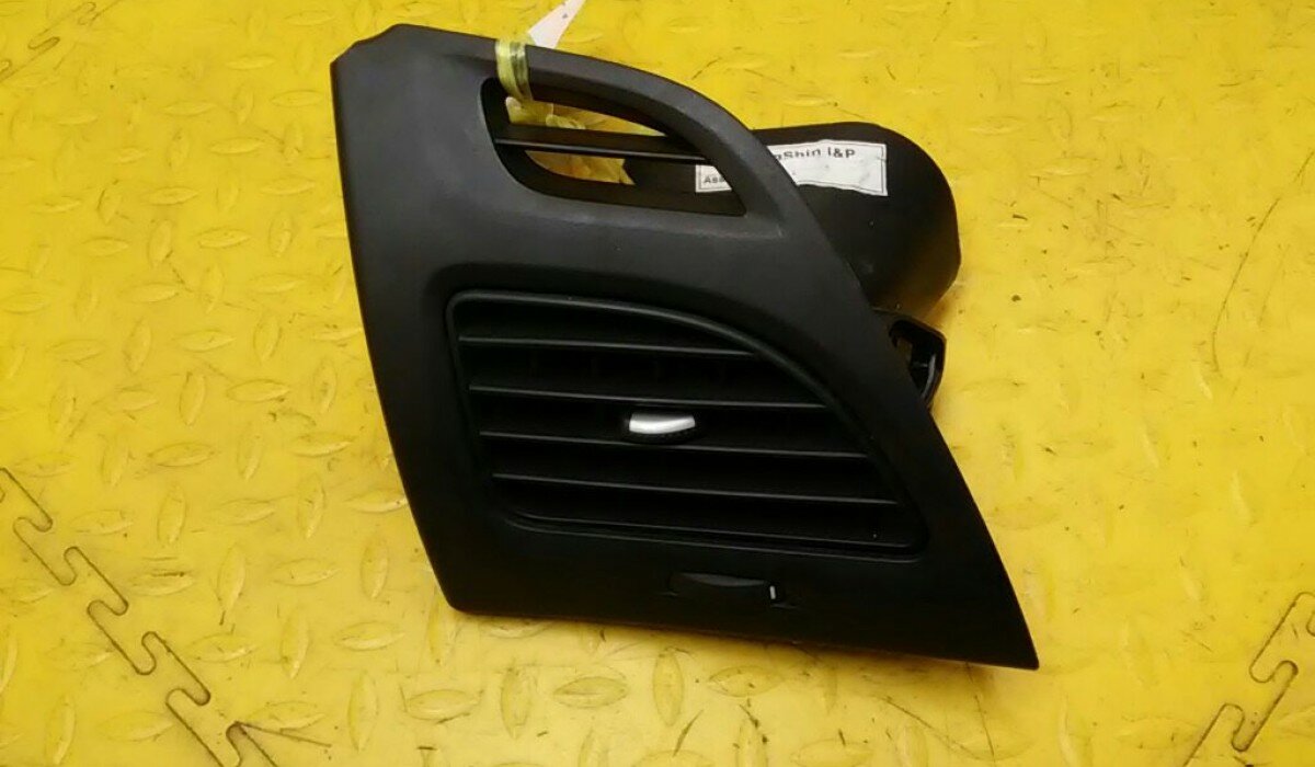 Дефлектор воздушный Fluence Renault 687610710R