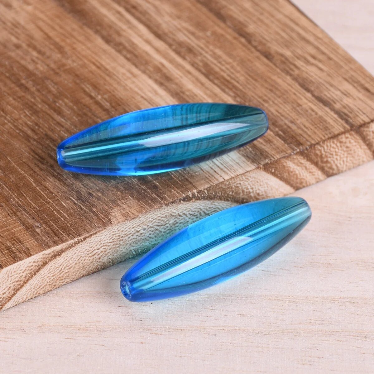 Длинные овальные стеклянные бусины 40х12 мм, 5 шт. Lake Blue