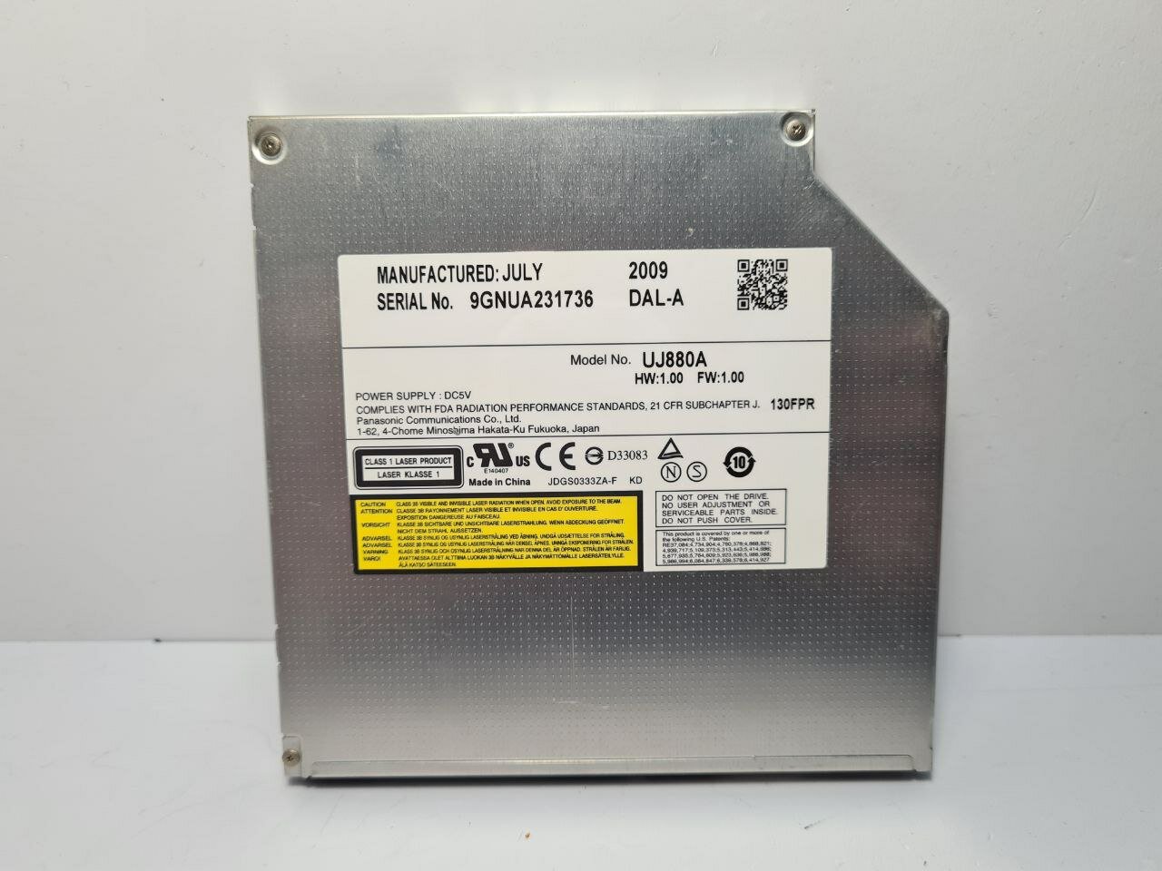 DVD-RW привод Model: UJ880A SATA