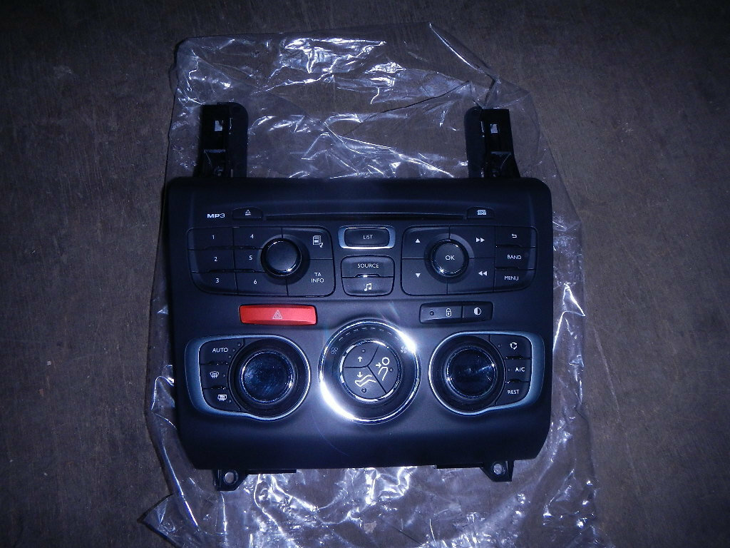 Б/У Блок управления климатической установкой, Citroen (Ситроен)-C4 (11-) CITROEN C4 (11-) Царапины,отслоился хром. 20114...