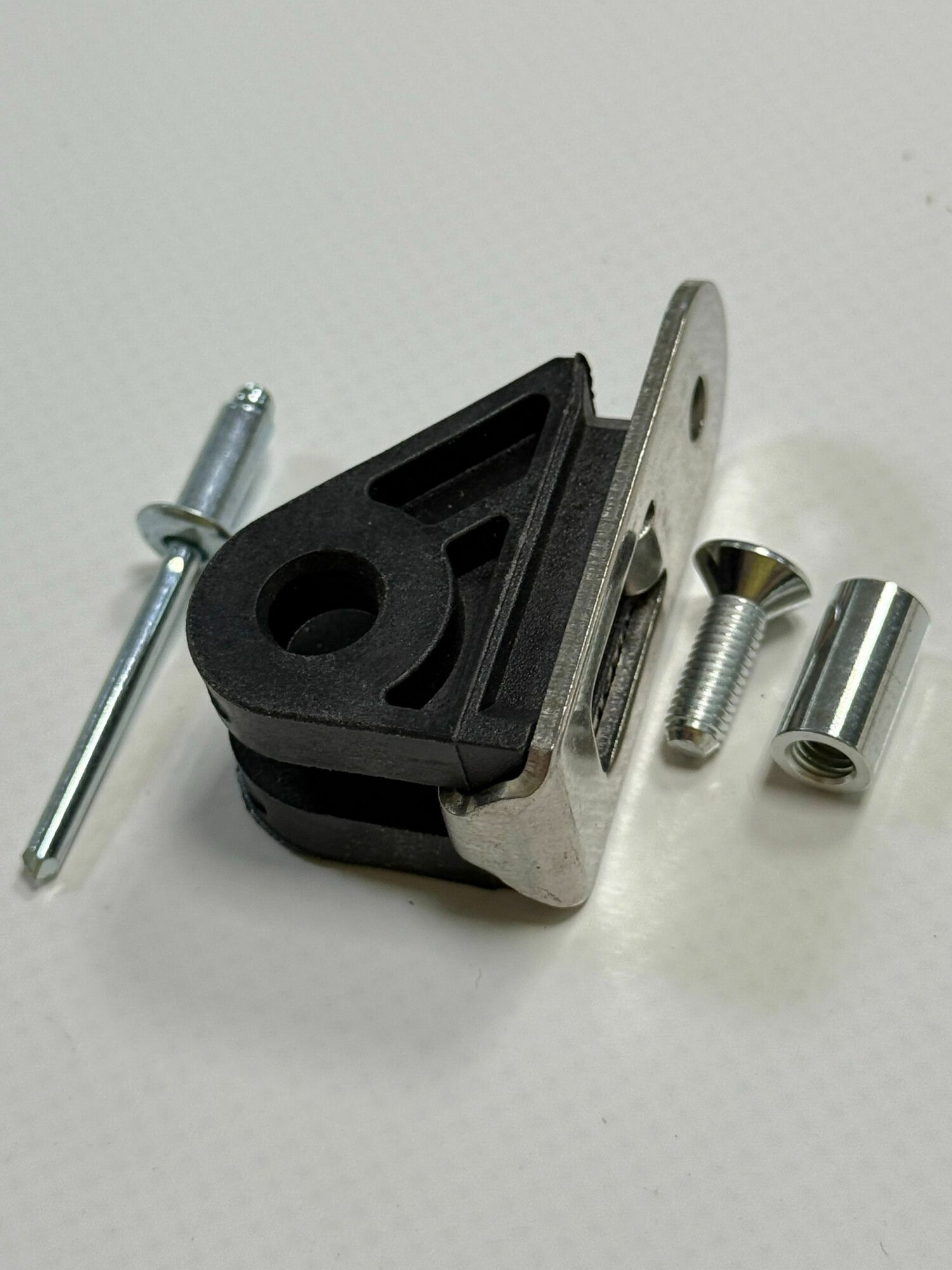 Крепеж амортизатора сдвижной крыши полуприцепа