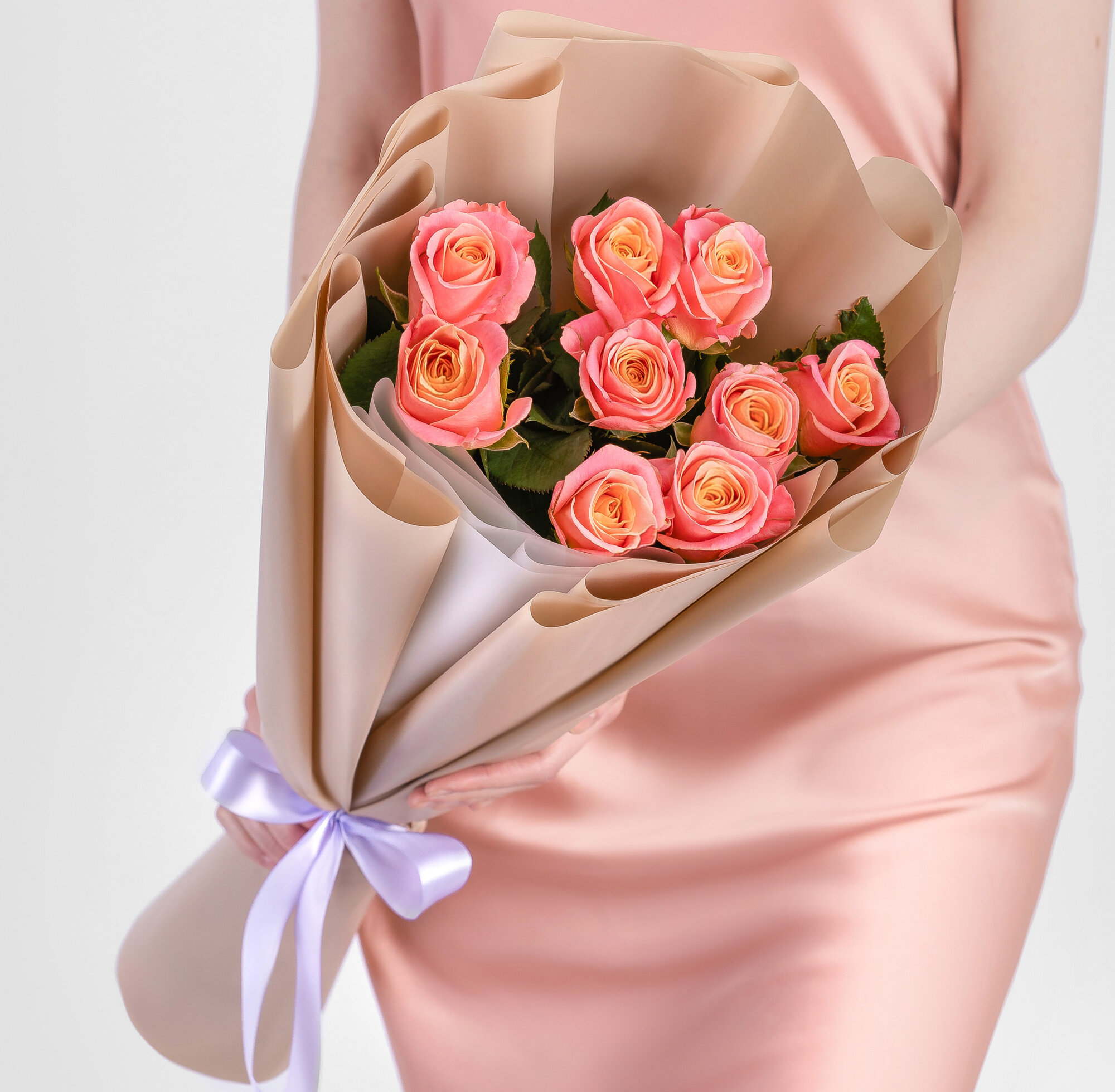 Букет Мегацвет24 "Мисс Пигги", 9 роз, высота 70см, коралловый цвет