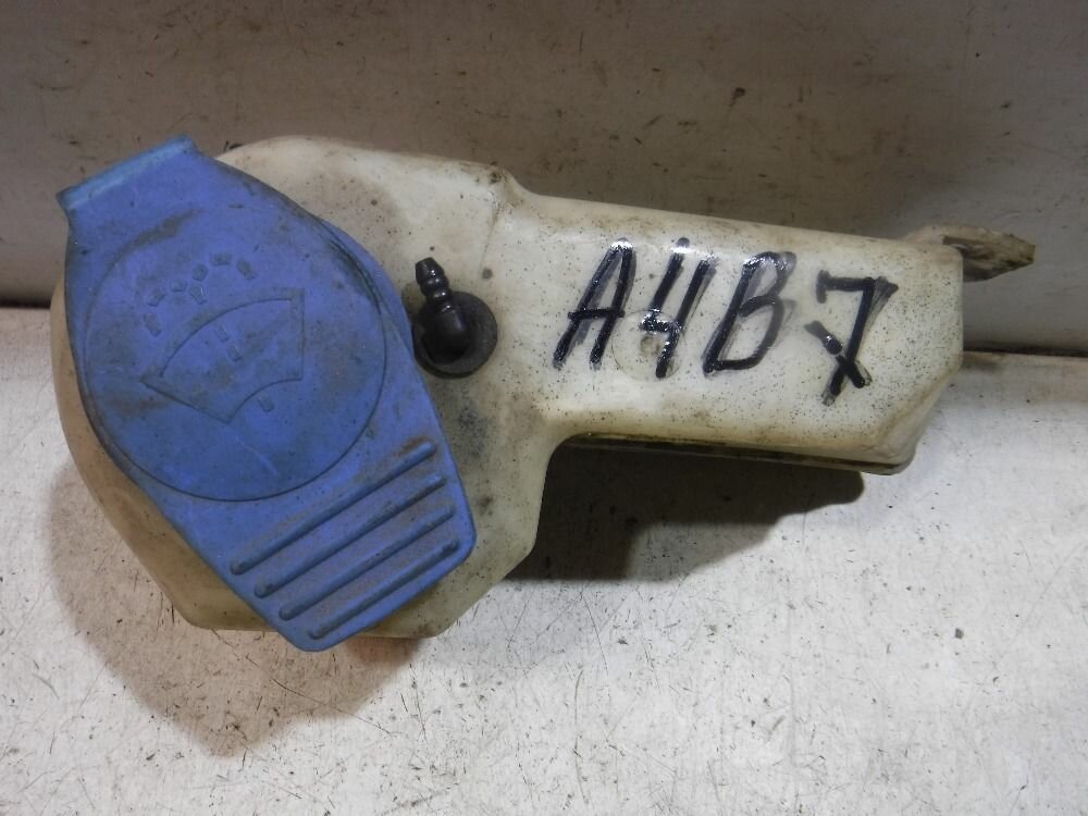 Бачок омывателя лобового стекла Audi A4 B7 8E0955451AP