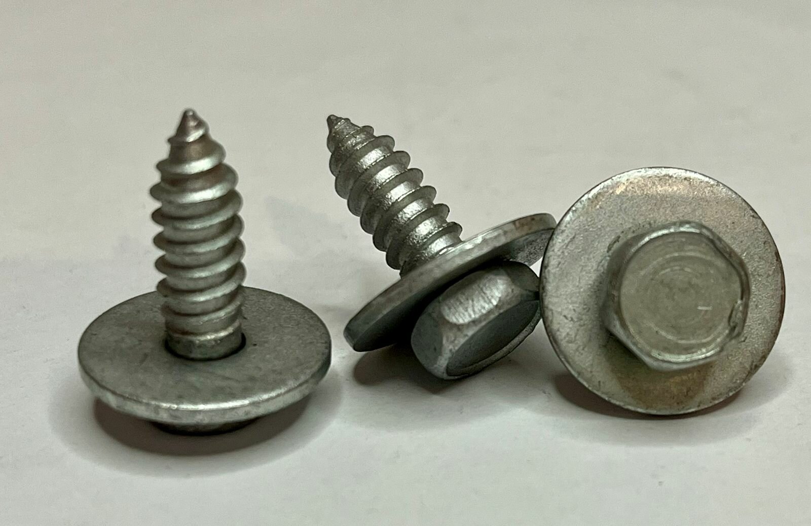 Болт(саморез) крепления фары Daewoo Nexia/Lanos, 2 шт, артикул 96191030, GM