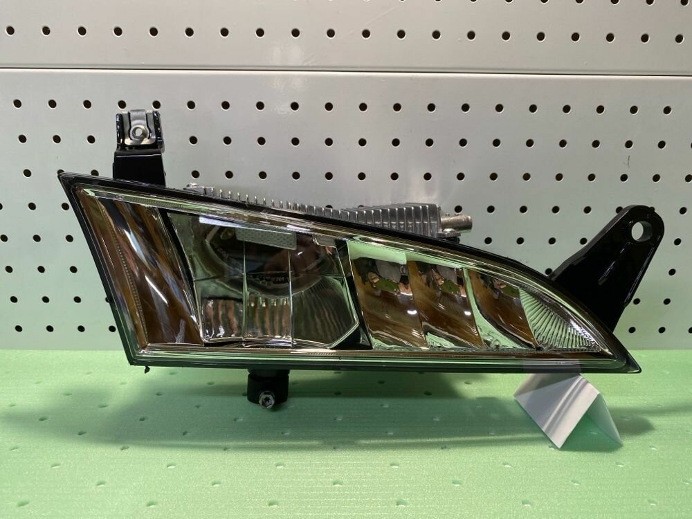 Фара доп. освещения правая LED в капот SCANIA 6 Скания (скания)