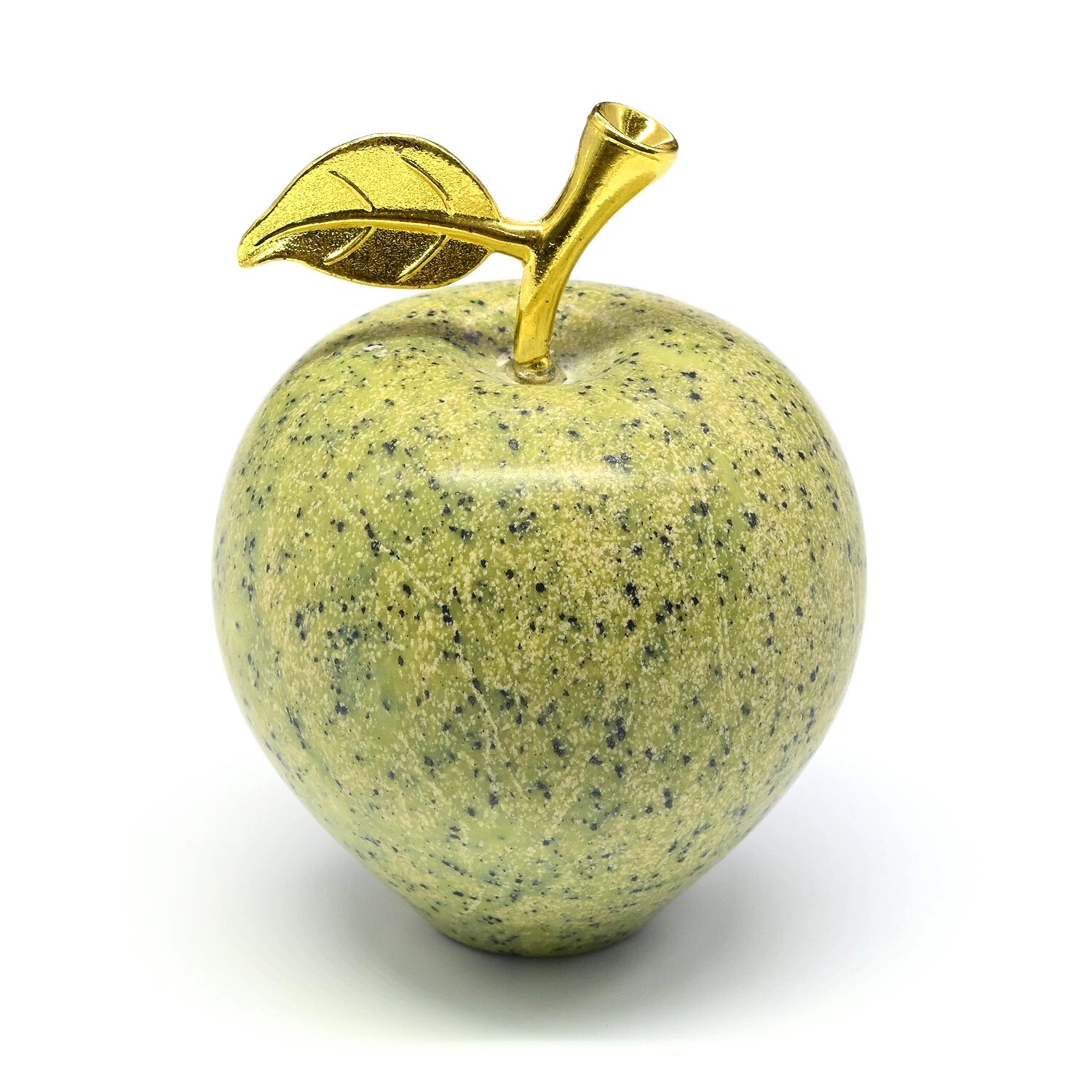 Яблоко из жадеита 75*75*90мм .