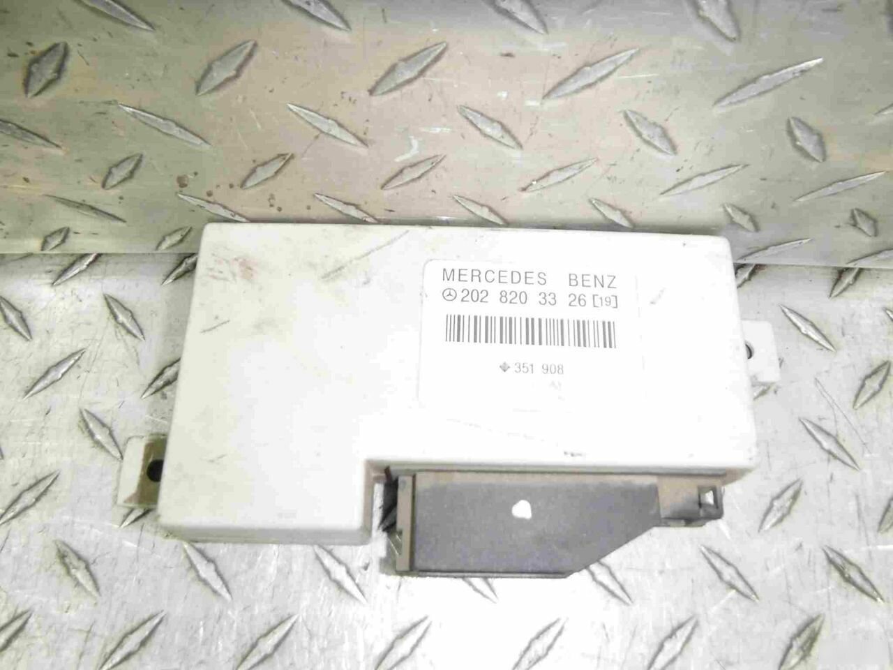 Блок управления центральным замком Mercedes-Benz C-класс W202/S202 (1993—1997) A2028203326