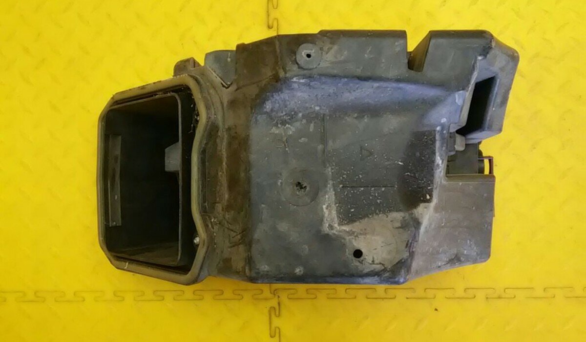Корпус блока предохранителей W220 S-klass Mercedes-Benz A2205400924