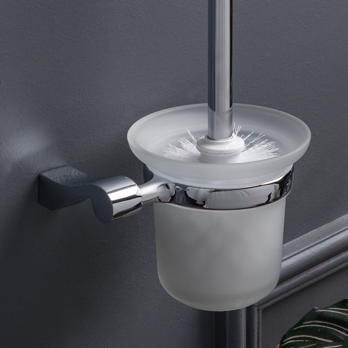 Ершик для унитаза настенный с колбой из матового стекла Luma VERRAN цвет Хром