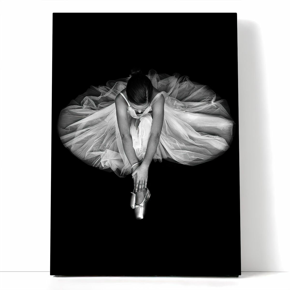 Интерьерная картина на хлопковом холсте/Балерина на черном фоне
