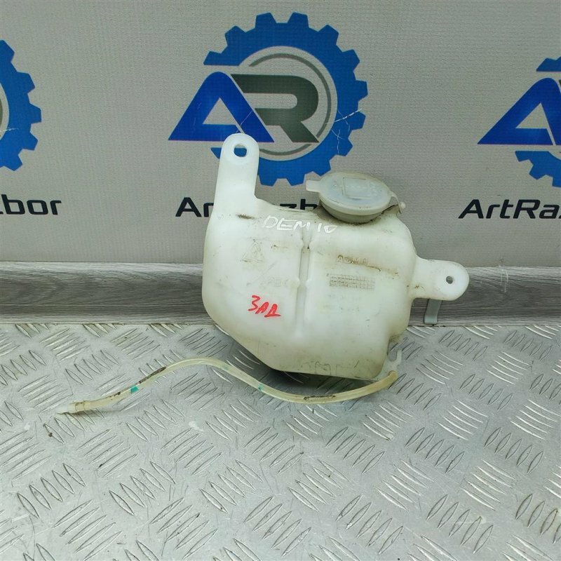 Б/У Бачок омывателя заднего стекла Mazda Demio 1 DW3W / Мазда Демио 1 DW3W 1.3 1999