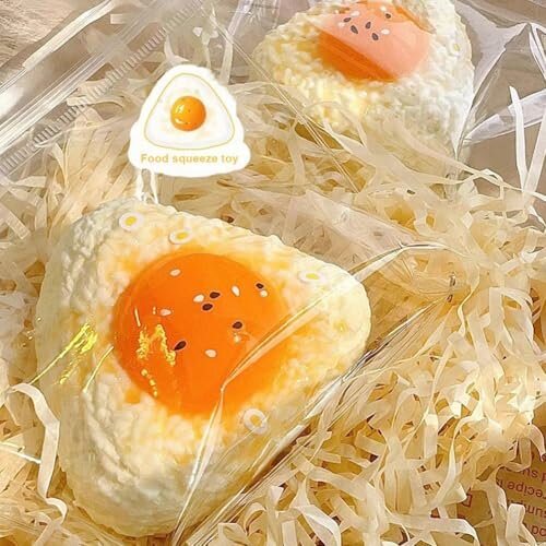 Игрушка-антистресс в виде шарика из риса и яичного желтка