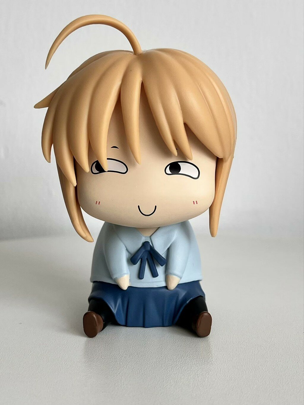 Очаровательная модель сабли Алтрия из PVC с забавным выражением, идеально подходит для демонстрации или подарка