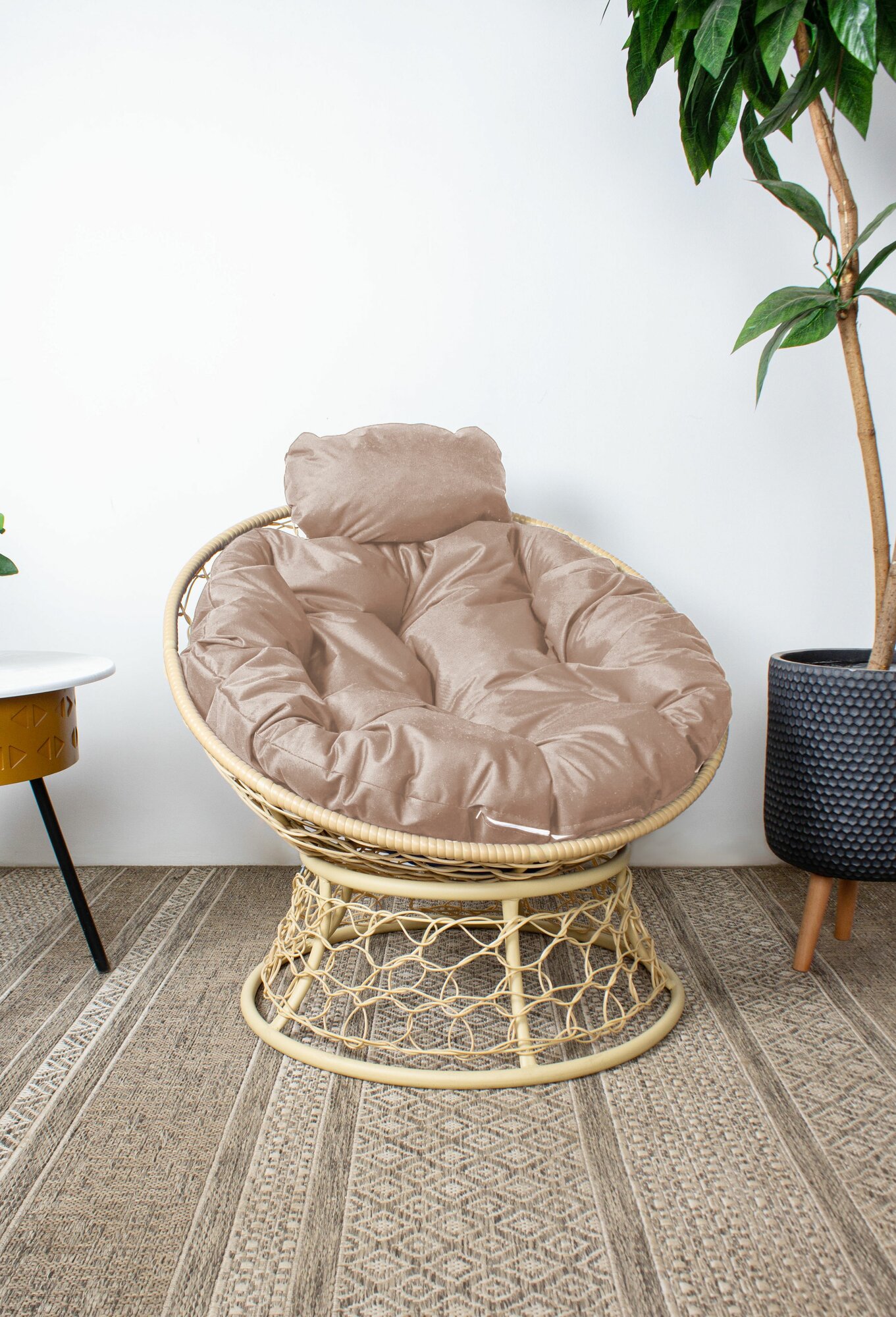 Кресло папасан мини с ротангом бежевое, бежевая подушка