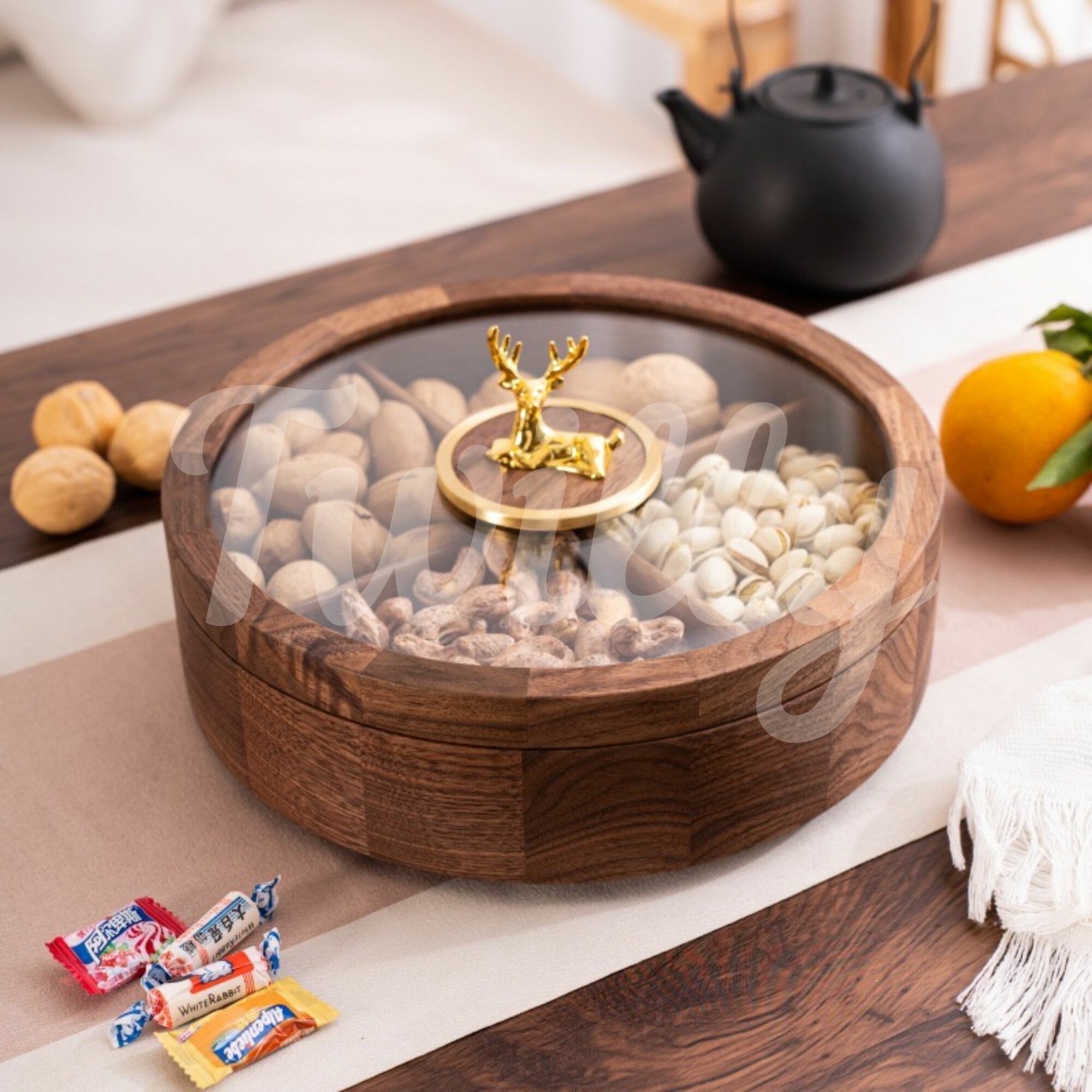 Деревянная менажница с 4 отделениями и стеклянной крышкой для хранения конфет, орехов и сухофруктов стильный и практичный подарок для кухни