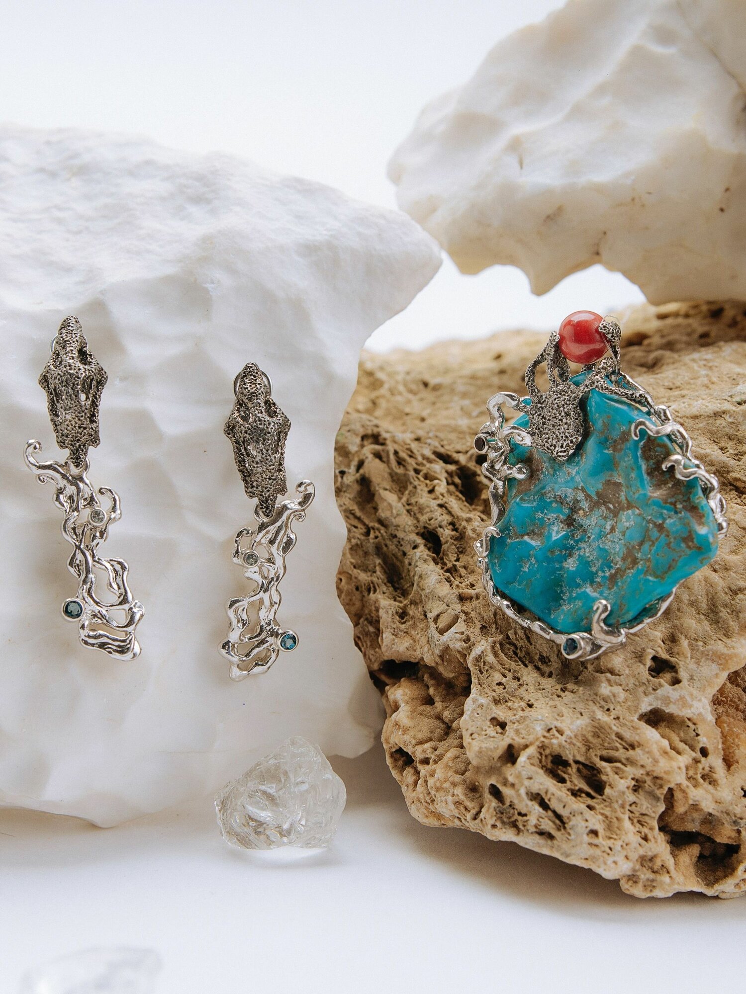 Шарм СИЛА ПРИРОДЫ, серебро, 925 проба, родирование, бриллиант, бирюза, топаз