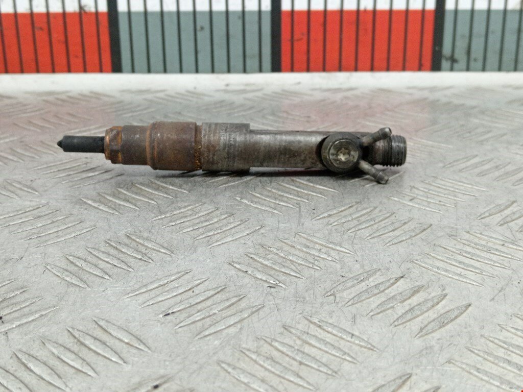 Форсунка дизельная механическая Volkswagen LT 2 074130201J арт. 2234574