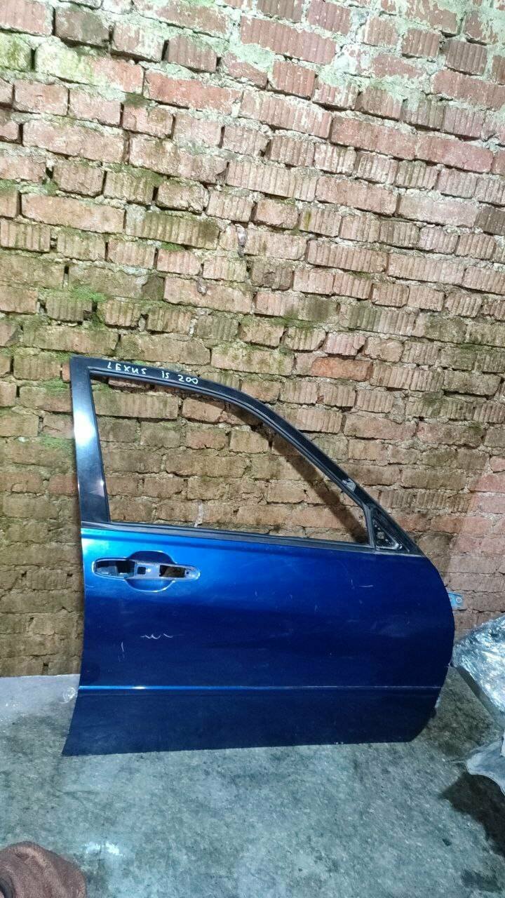 Дверь передняя правая Lexus IS 2002
