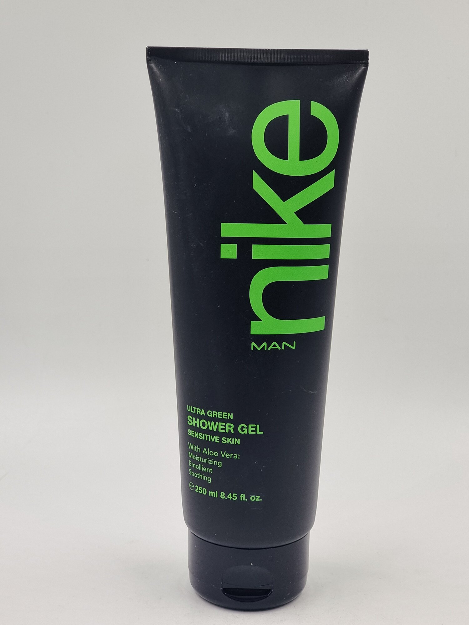 Гель для душа Nike Man Ultra Green с алоэ вера 250 мл (Из Финляндии)